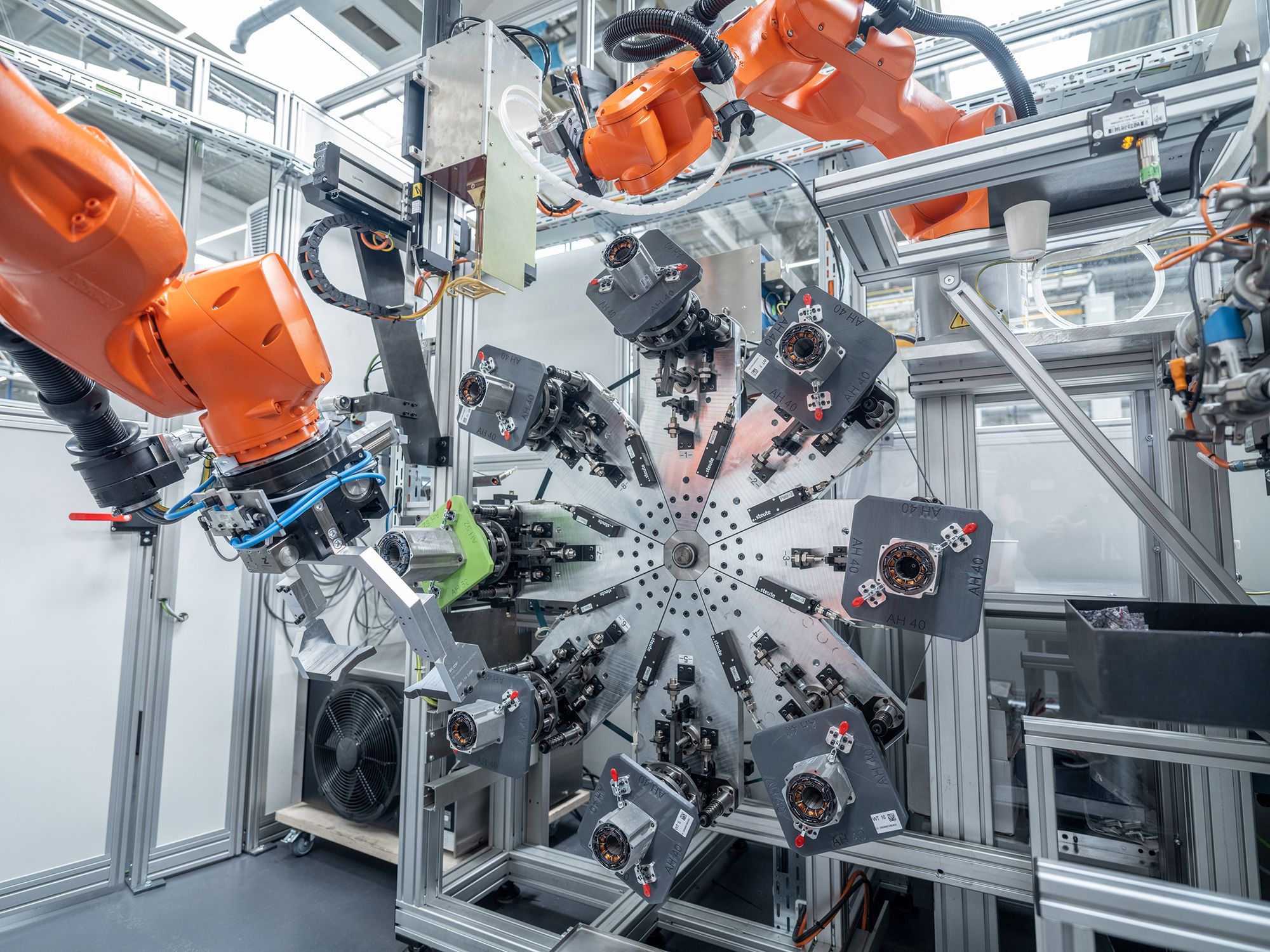 IT/OT convergence turbocharges motor production - Siemens Global