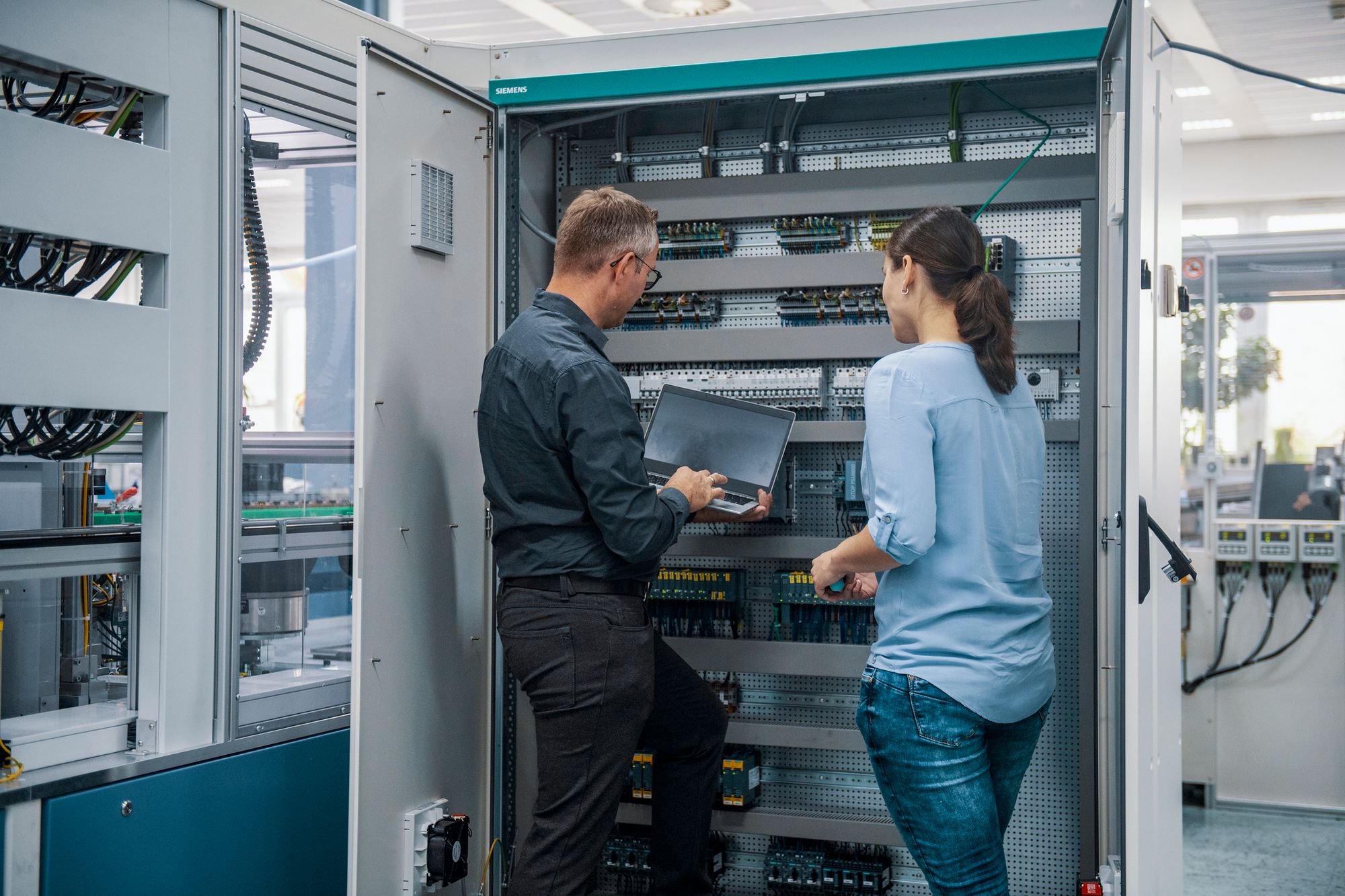Machine safety in electrical engineering - Siemens Xcelerator Global
