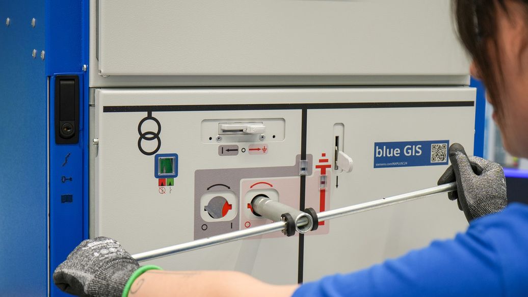 F-gas-free Medium-Voltage Switchgear blue GIS Made in Germany - Siemens ...