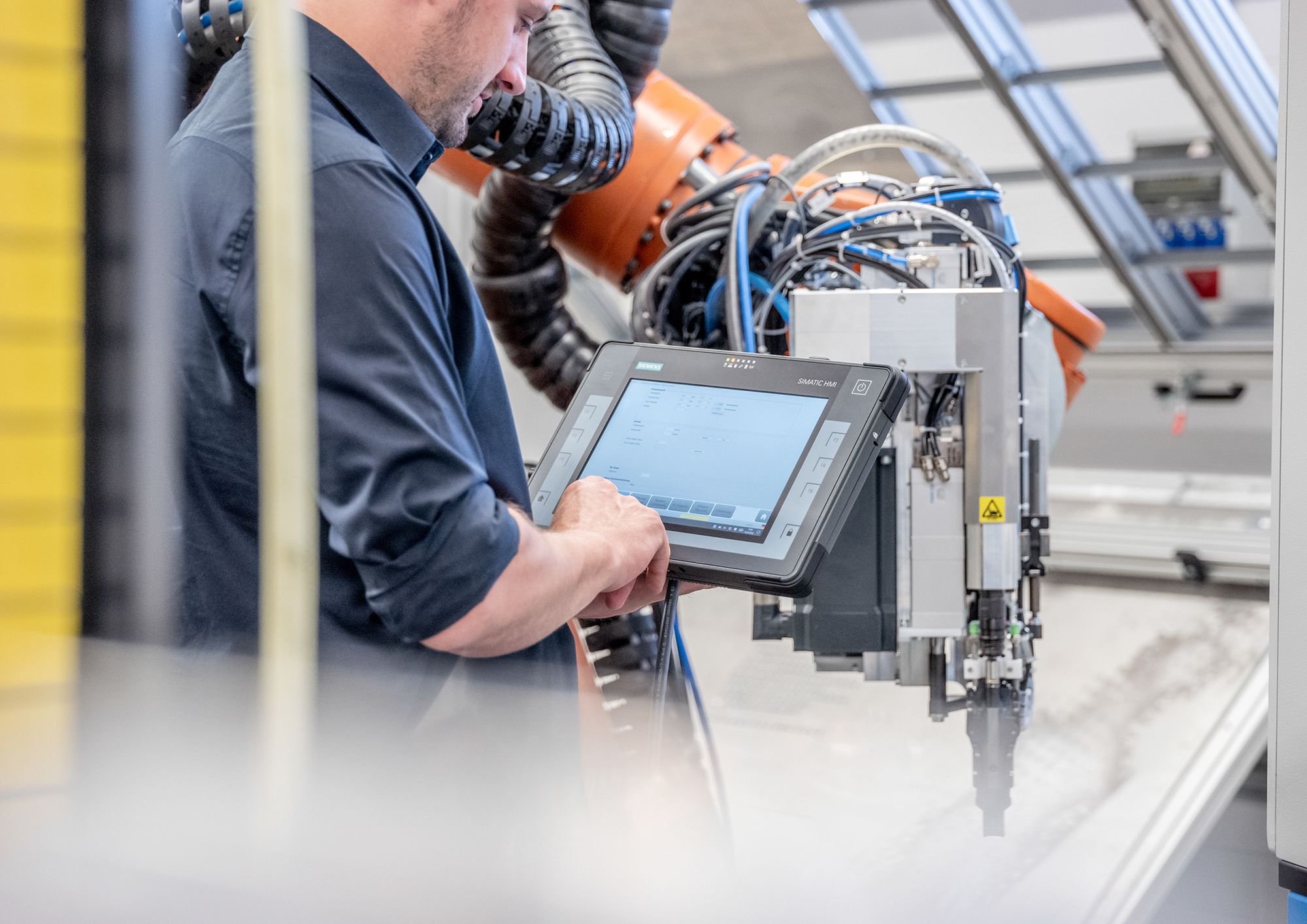 Operate multiple systems easily with the SIMATIC ITP1000 - Siemens Global