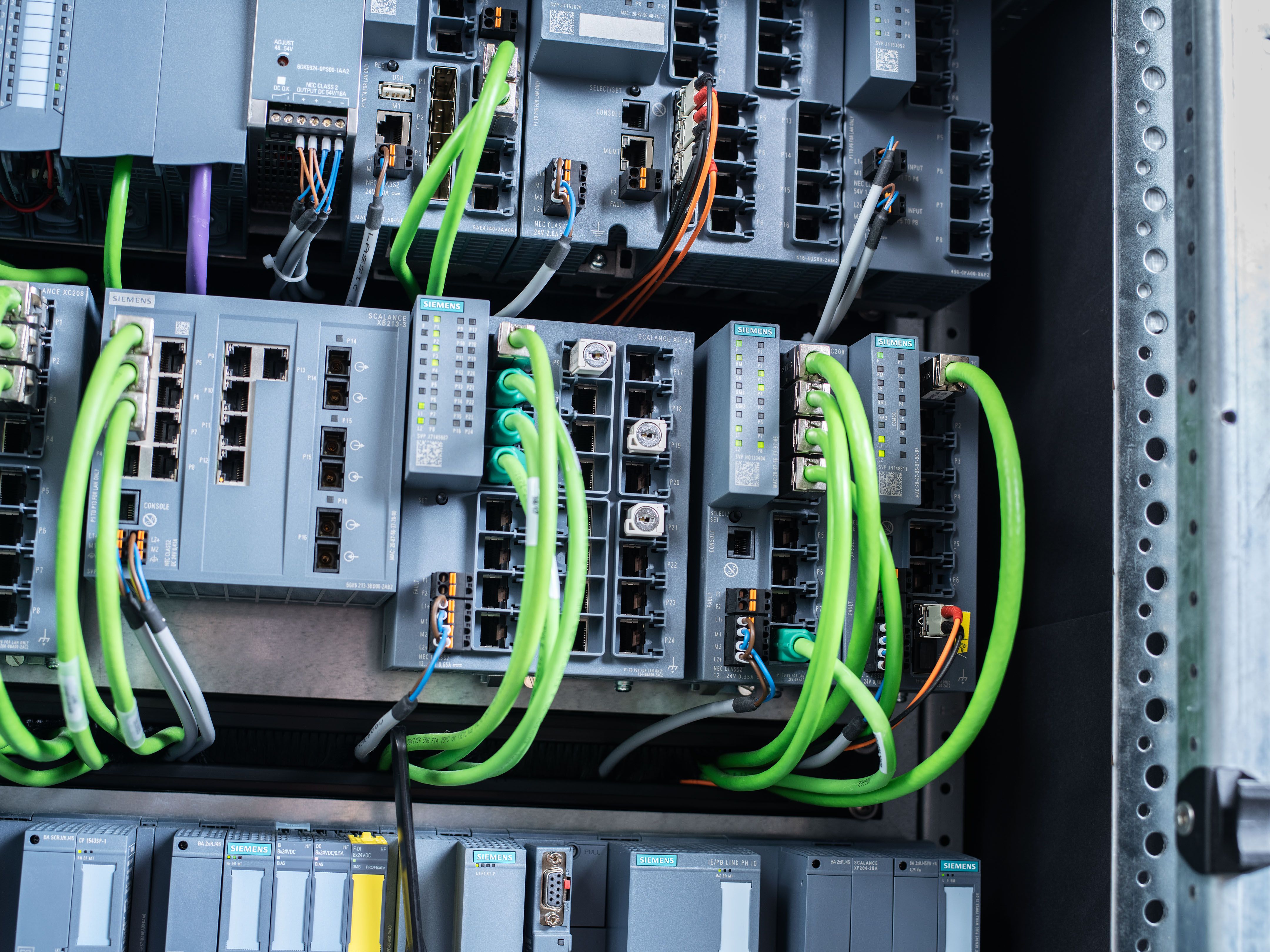 Industrial Ethernet Switches SCALANCE X | Siemens - Siemens Global
