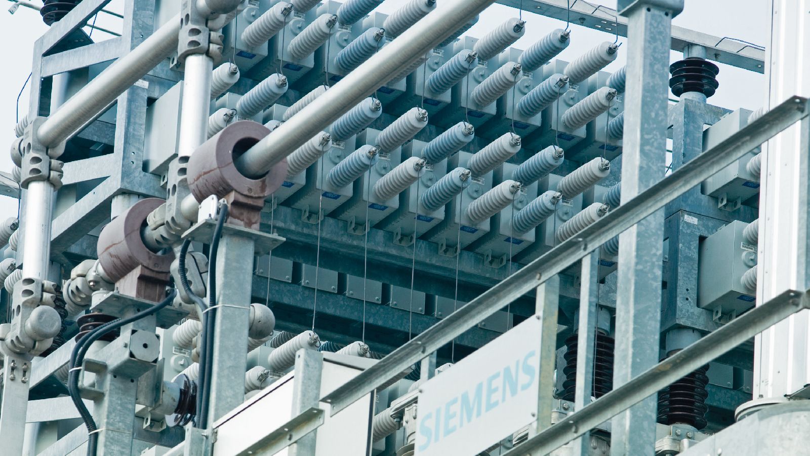Capacitor bank protection - Siemens Global