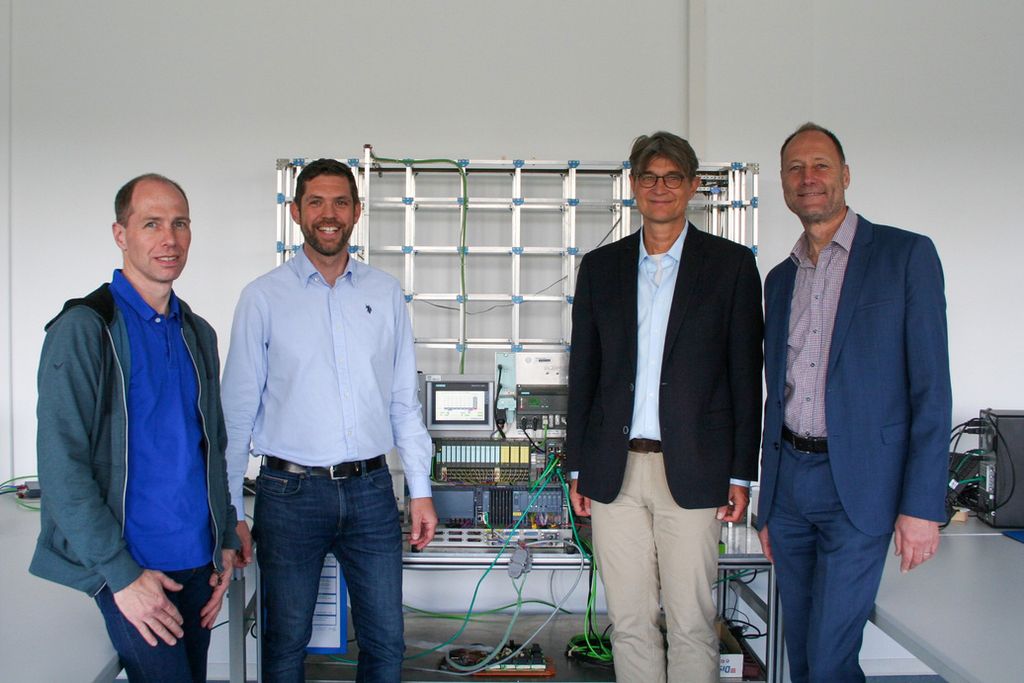 Siemens spendet Technik für zukünftige Ingenieur:innen | Presse | Unternehmen | Siemens