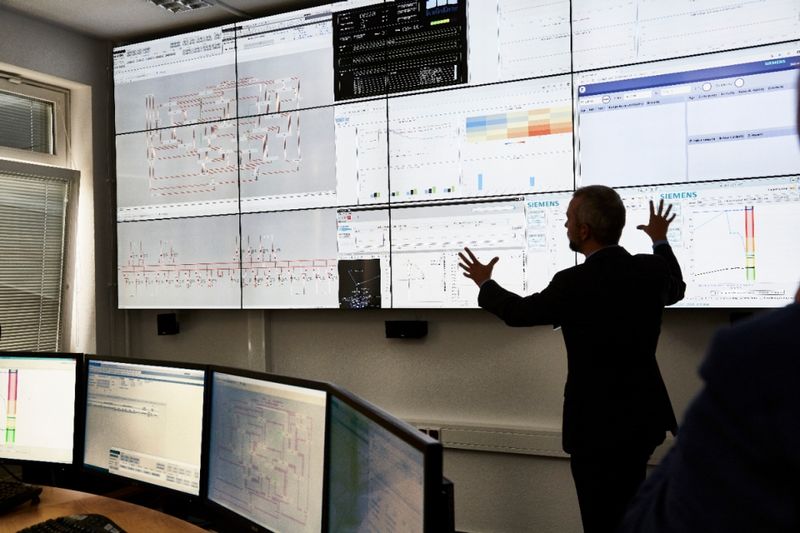 Mastering power grid dynamics - 2019 - Global