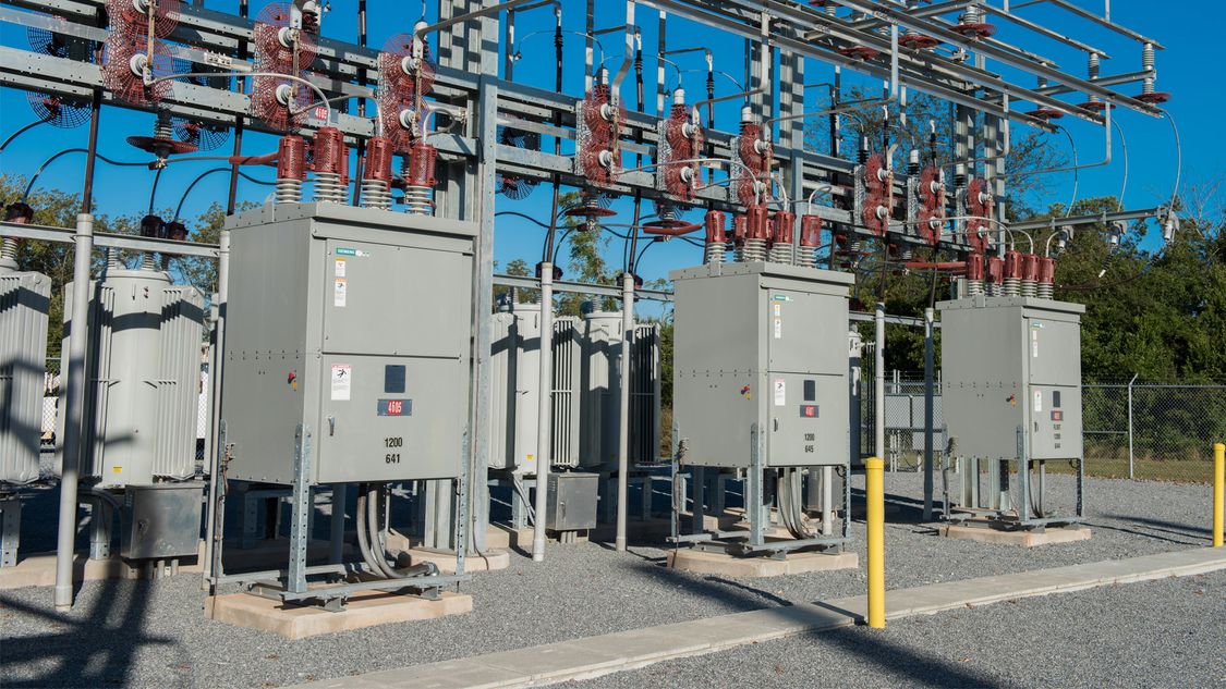 SDV7 and SDV-R circuit breakers | Medium-voltage outdoor distribution products | Siemens USA