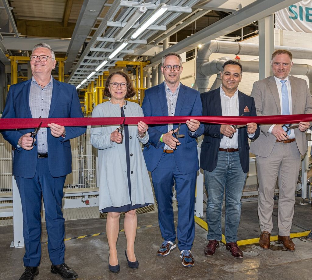 Innovativ aus Tradition: Siemens Werk Regensburg wird 75 | Presse | Unternehmen | Siemens