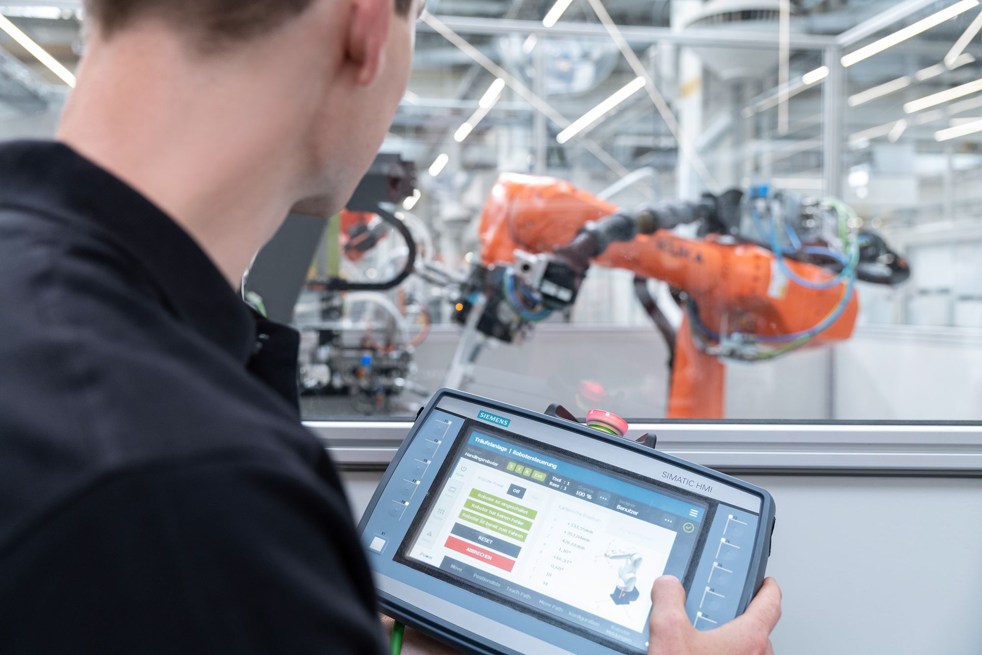 SIMATIC Robot Integrator in electric motor production - Siemens Global